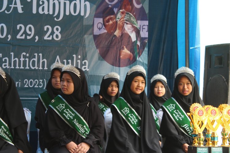 Semarak Wisuda Tahfizh di Rumah Tahfizh Aulia Ciamis, Di Hadiri Ratusan Peserta dan Jamaah ...